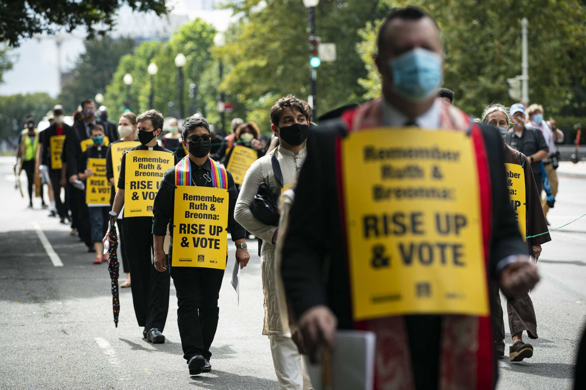 While Texas Democrats cash in on Trump’s Supreme Court gambit, Biden ...