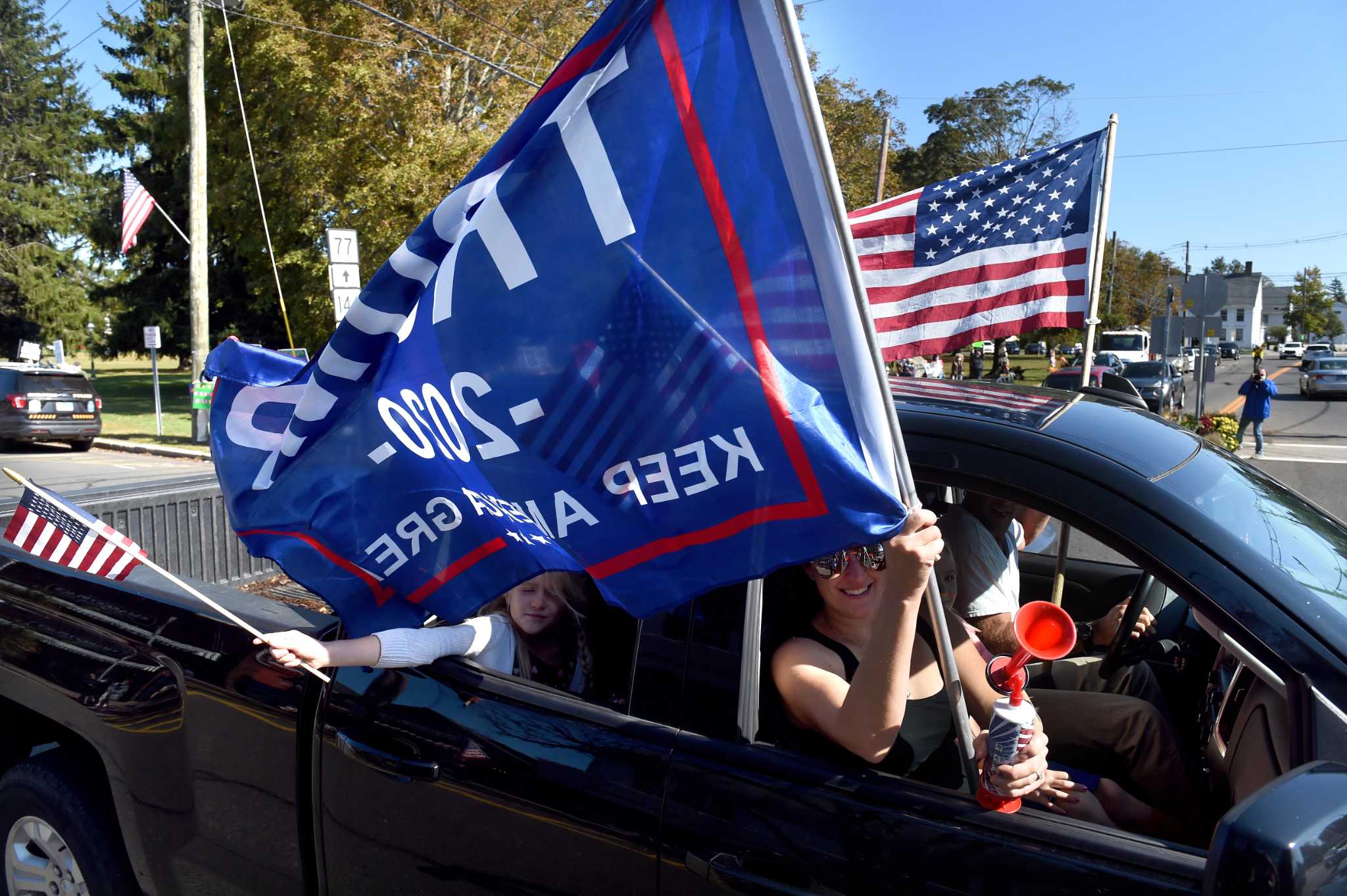 Large trump, flag, truck etched wood - munimoro.gob.pe