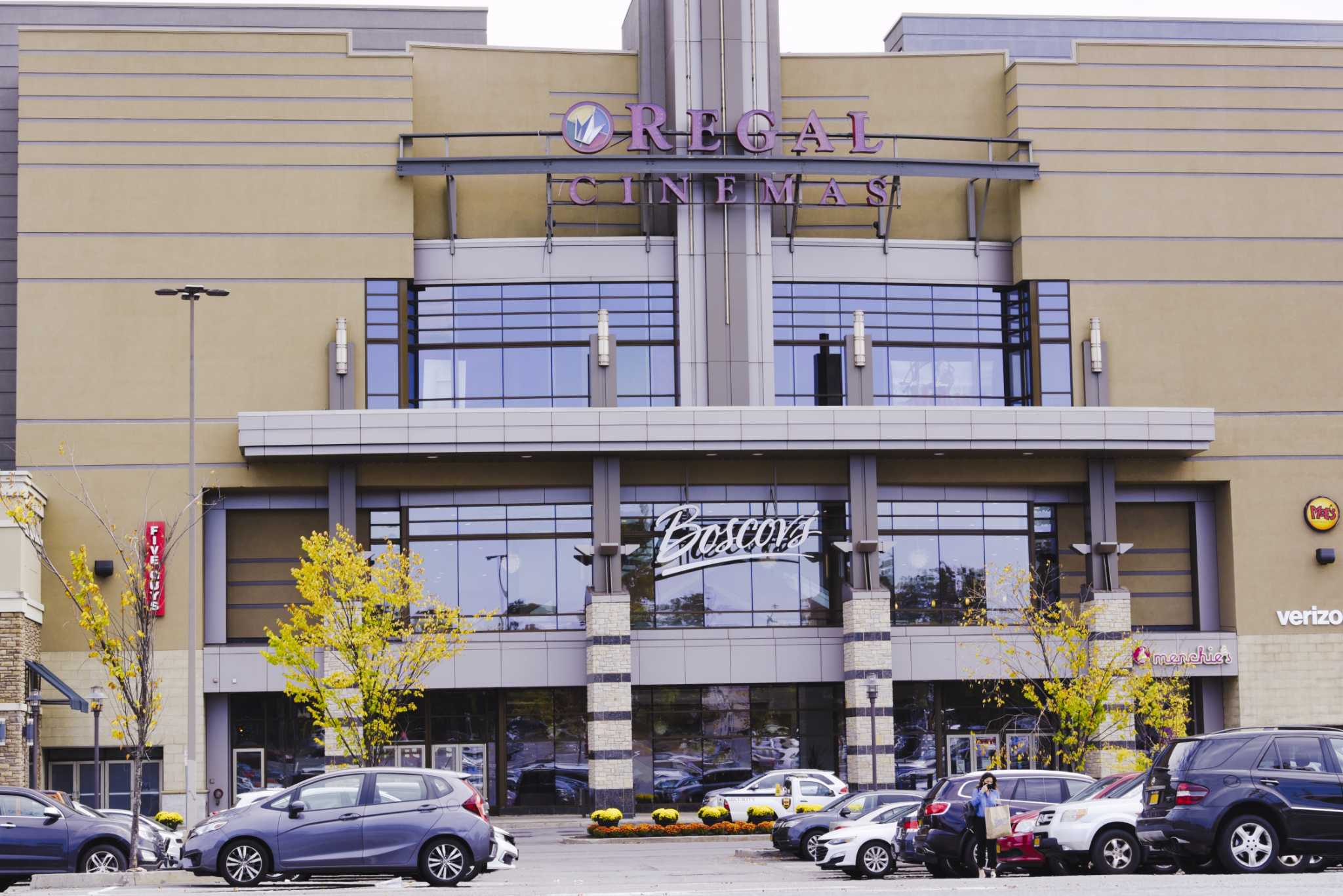 Regal Cinemas blames New York COVID-19 rules for closure of 536 U.S ...