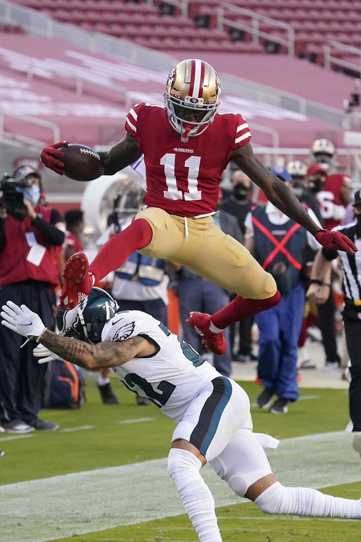 WATCH: 49ers receiver Brandon Aiyuk hurdles Eagles defender for crazy ...