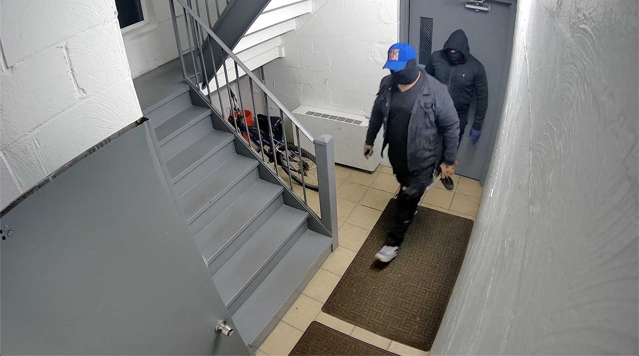 Video Police Seek Suspects In South Norwalk Apartment Burglary