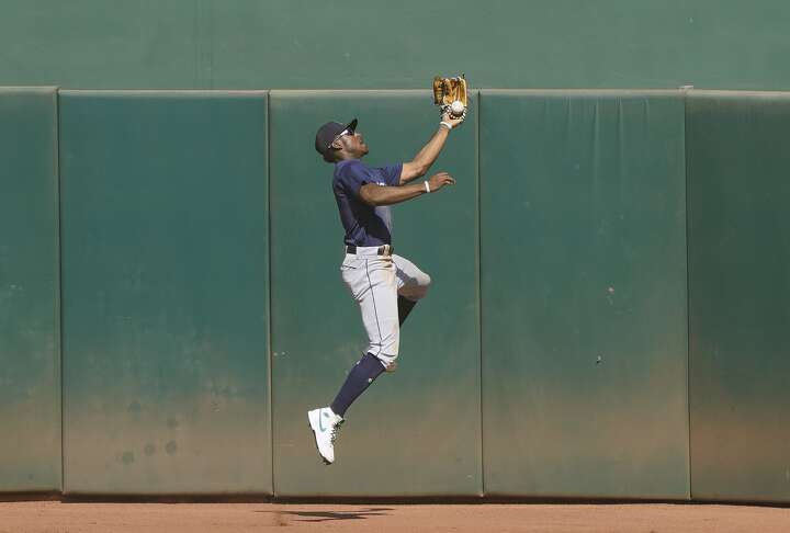 Seattle Mariners outfielder Kyle Lewis wins AL Outstanding Rookie award