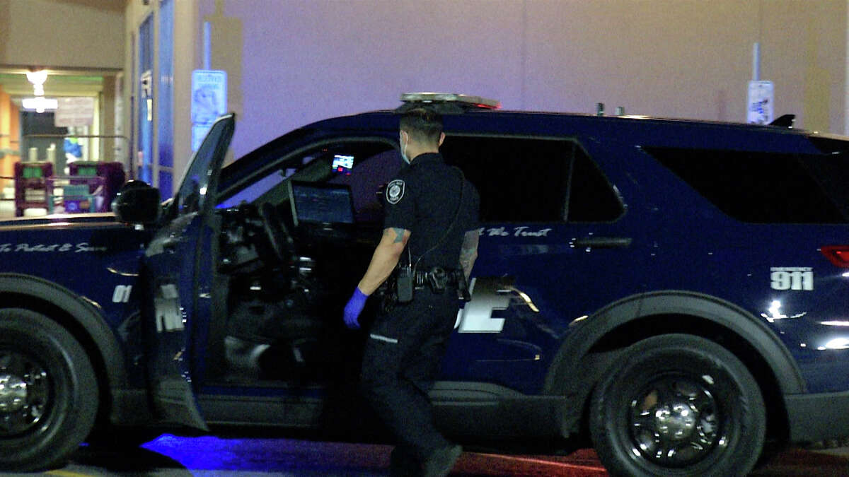 Police: Woman leads Castle Hills police in car chase before admitting ...