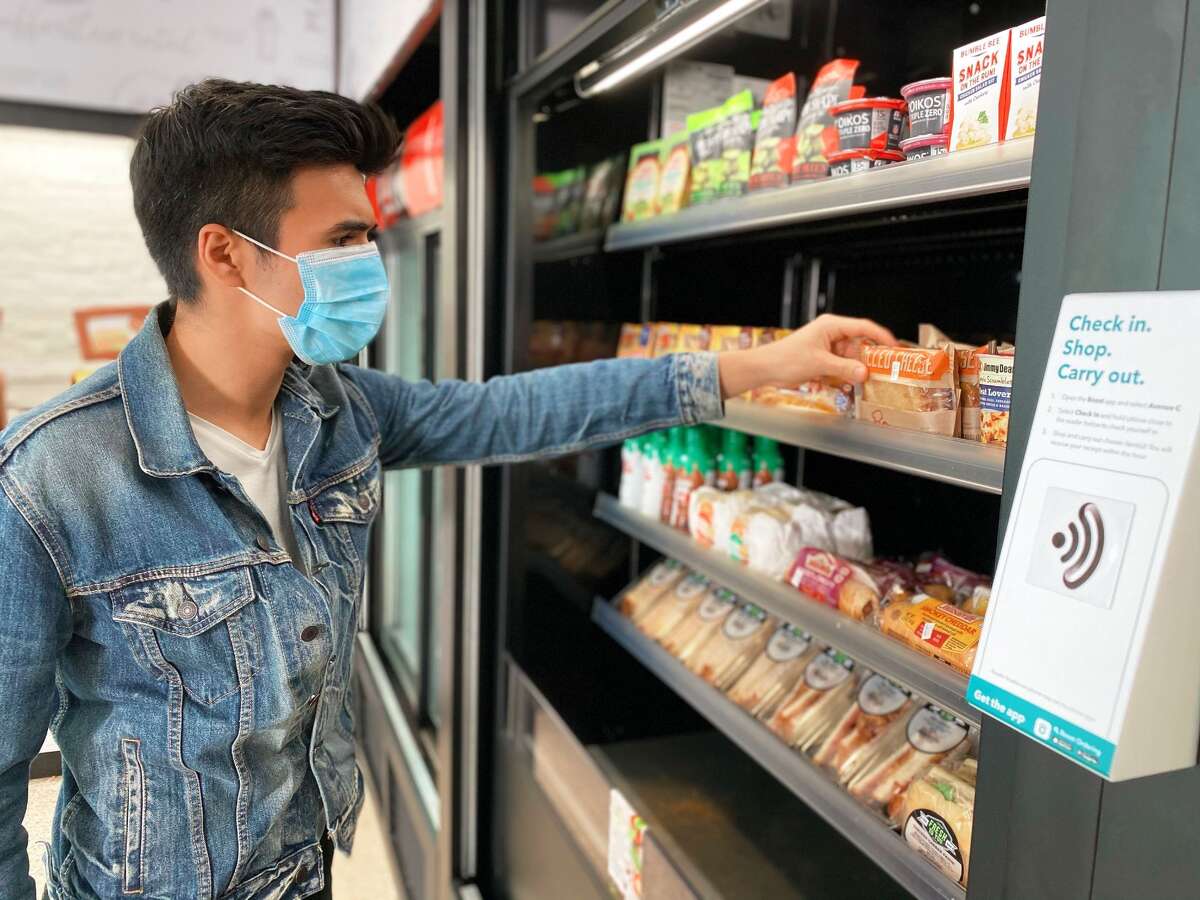 UH debuts first cashier-less market on campus