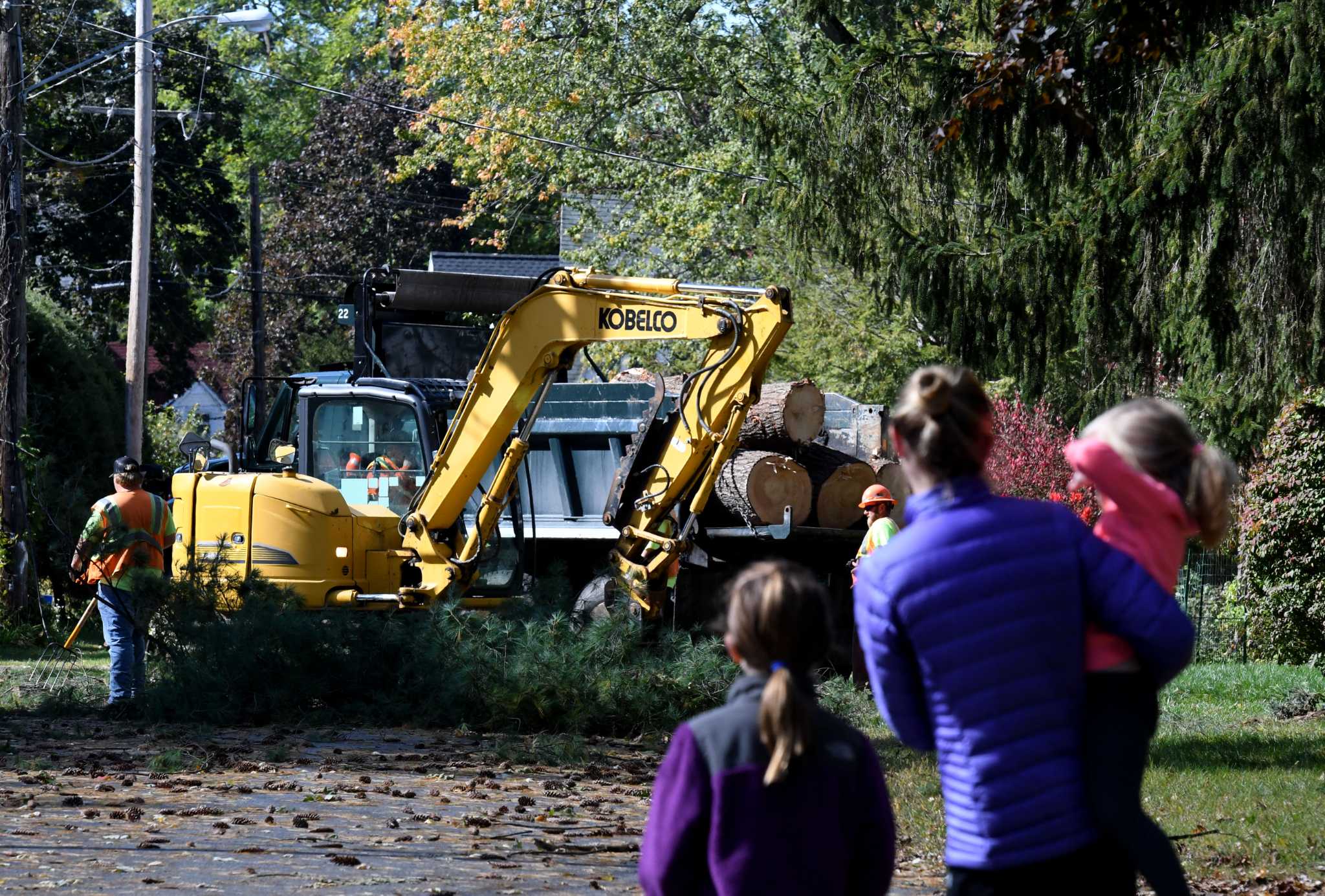 Storm outages fall below 3,000