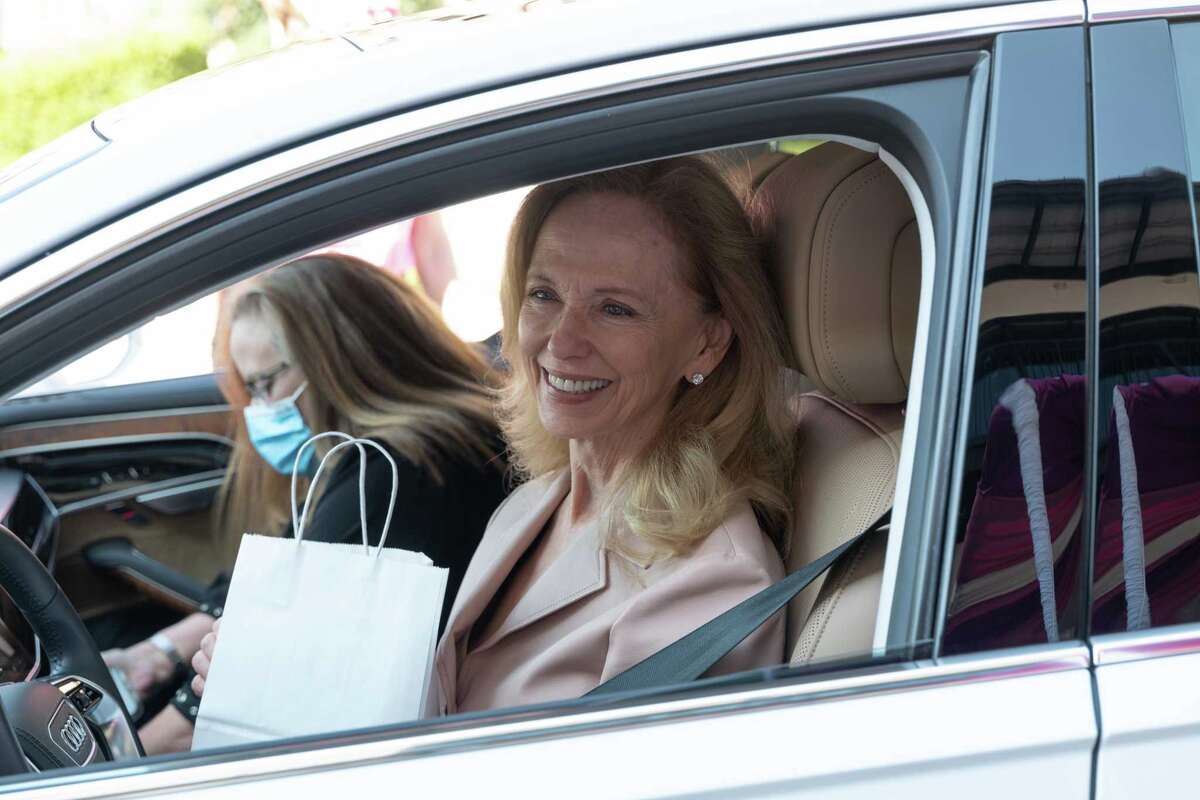 Exclusive: Lynn Wyatt invites the Chronicle for home tour during Razzle ...