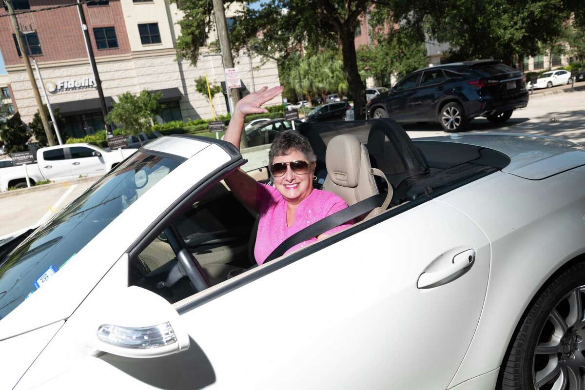 Exclusive: Lynn Wyatt invites the Chronicle for home tour during Razzle ...