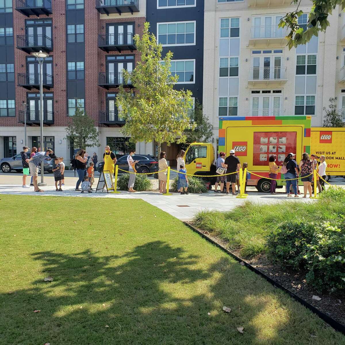 New LEGO store opens at Willowbrook Mall