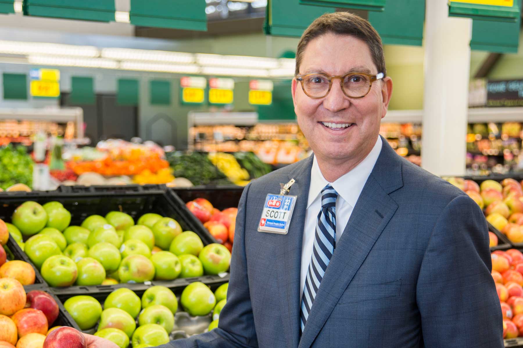 Longtime 'H-E-B Guy' executive and pop culture figure saying goodbye