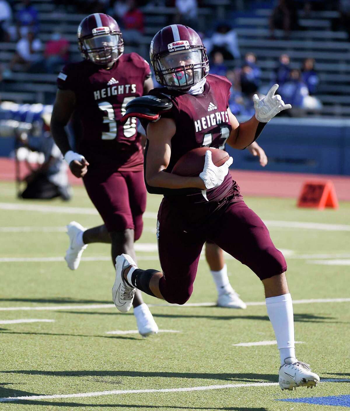 Football: Heights hopes to upend Lamar to win district this year