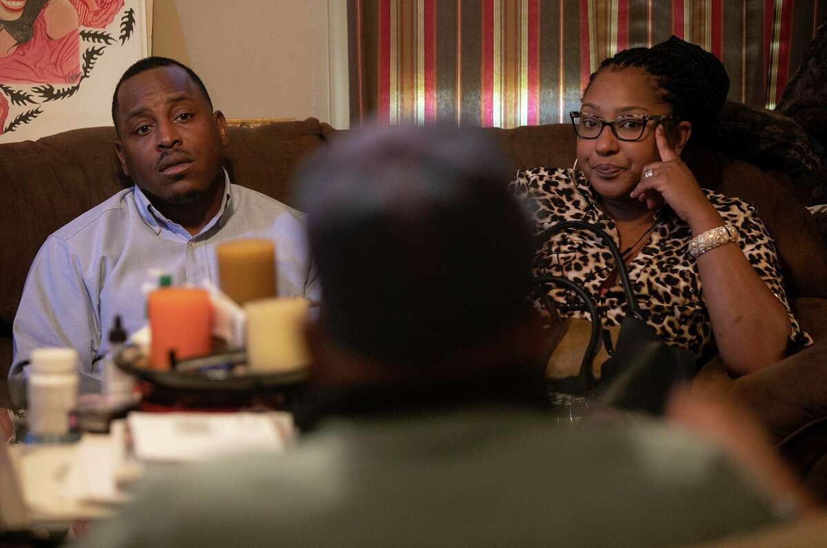 Man beaten by San Antonio police officers remains in prison — even ...