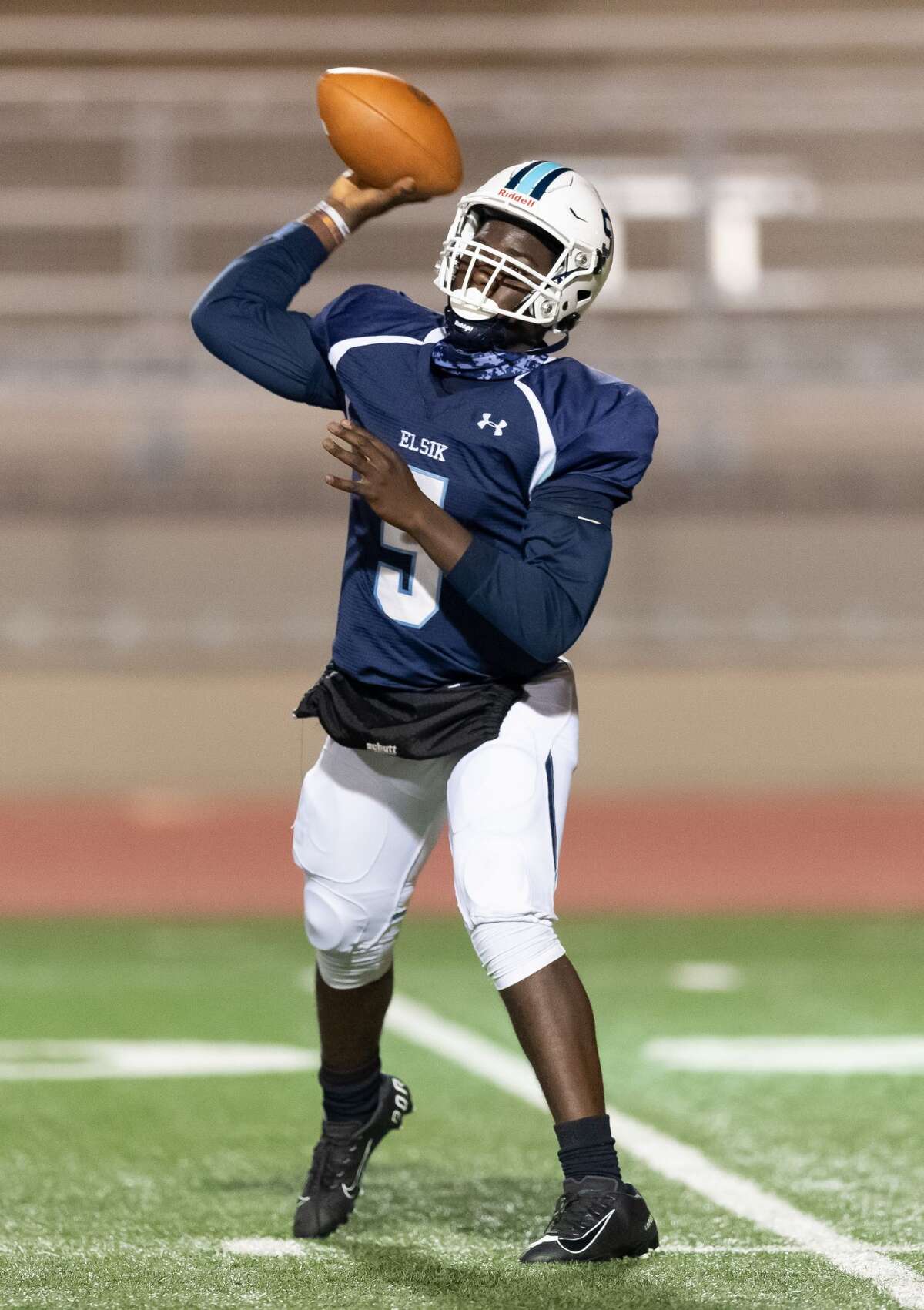 Alief Taylor spoils Elsik's first game of season