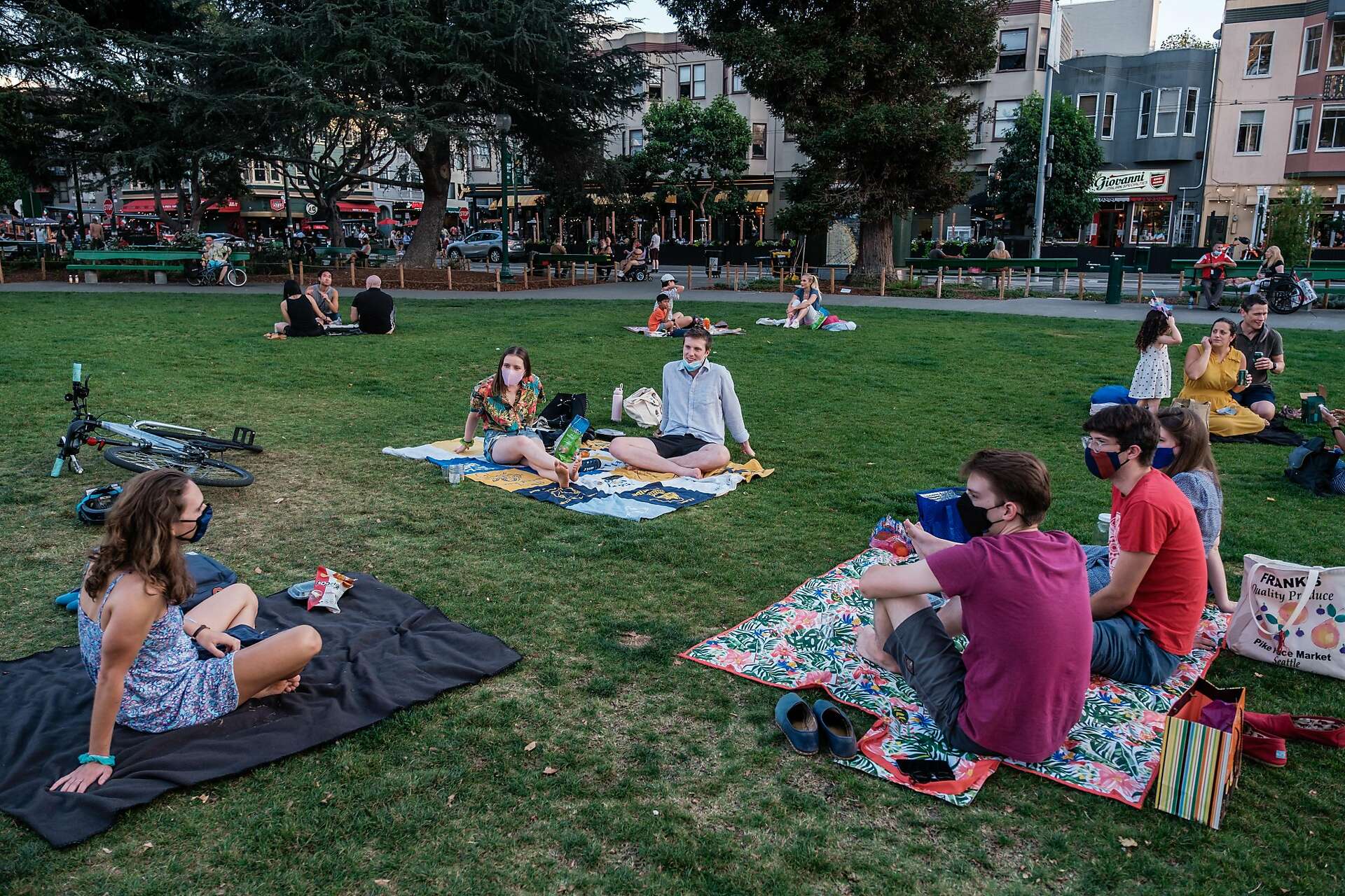 How to plan a safe, small Bay Area holiday gathering during pandemic