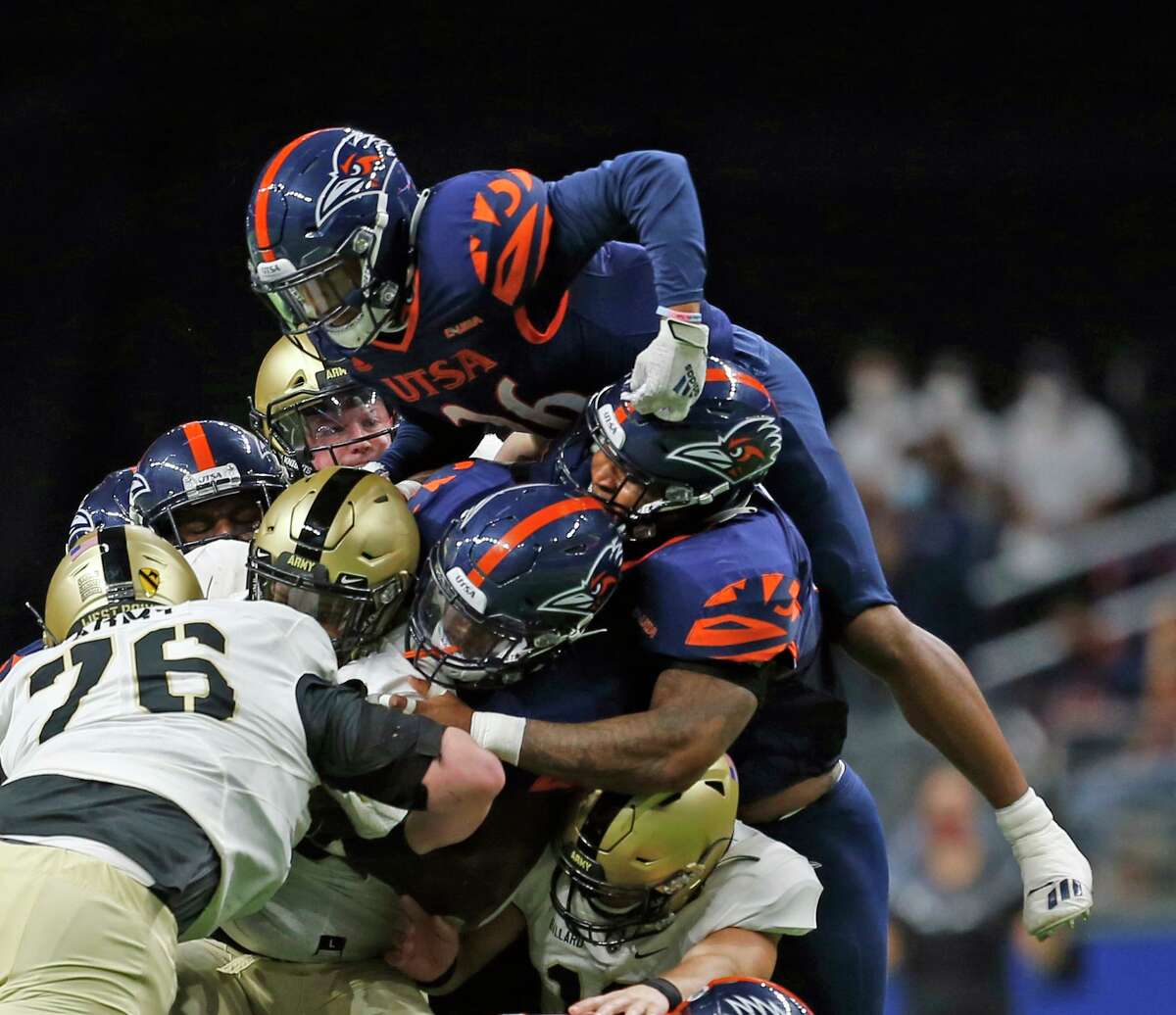 UTSA QB Lowell Narcisse injured as UTSA falls to Army