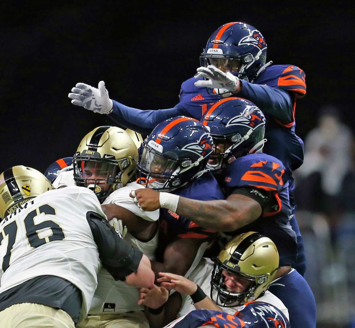 UTSA QB Lowell Narcisse injured as UTSA falls to Army