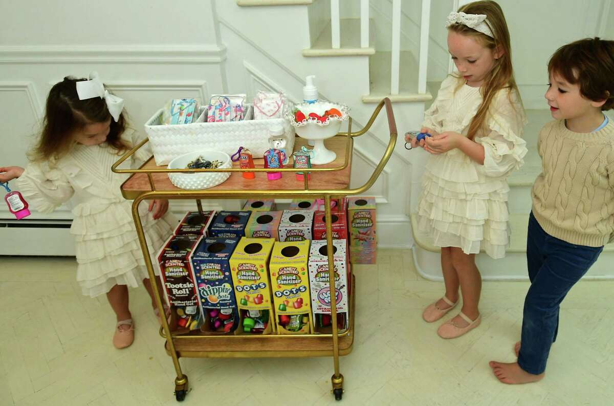 Darien mom becomes TikTok star for parenting hacks