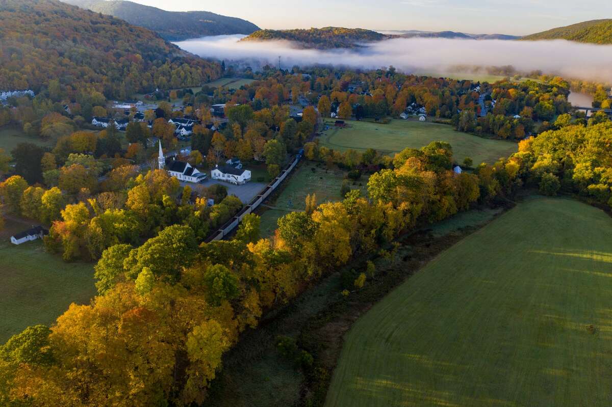 Connecticut releases official peak foliage times for fall 2021