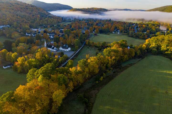 Connecticut releases official peak foliage times for fall 2021