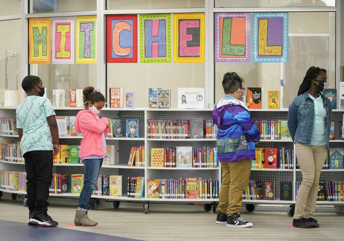 More than 80,000 Houston ISD students return to campus for a 'year of ...