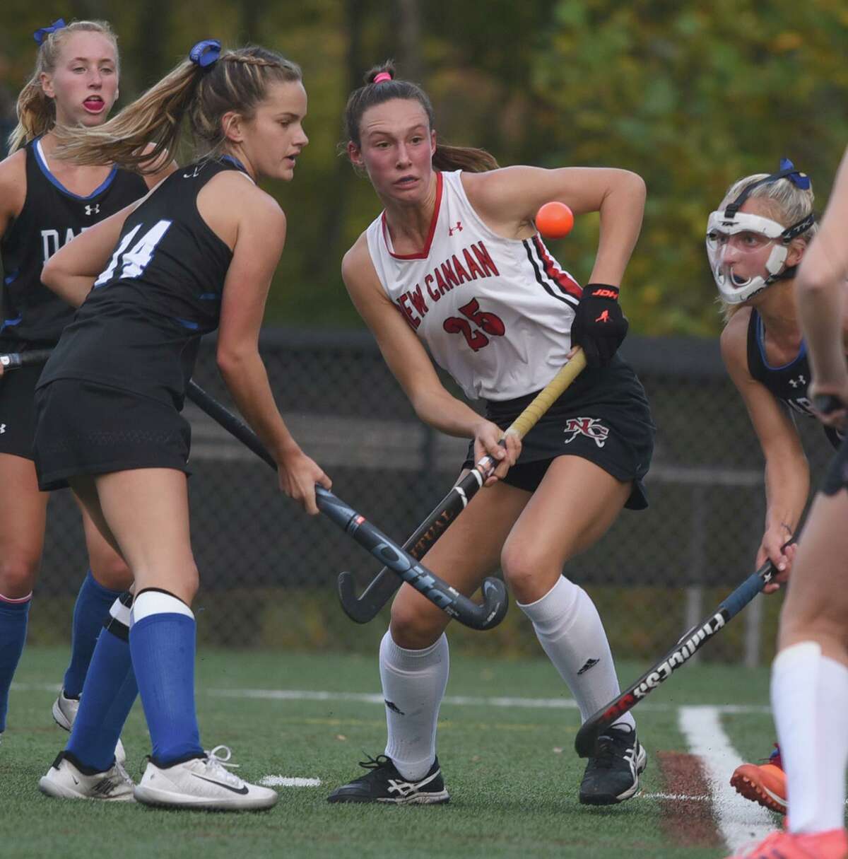 Darien field hockey upends rival New Canaan