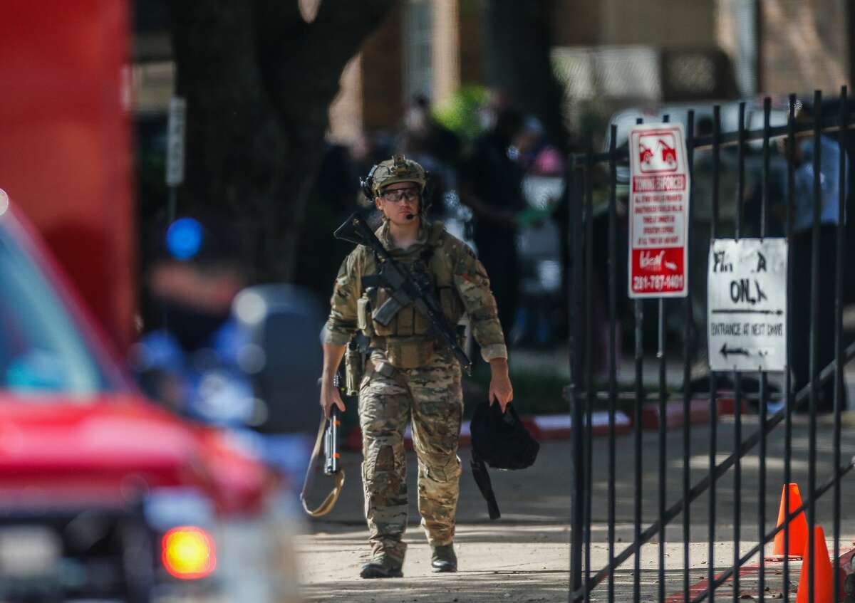 One HPD officer dead, another injured in south Houston shooting
