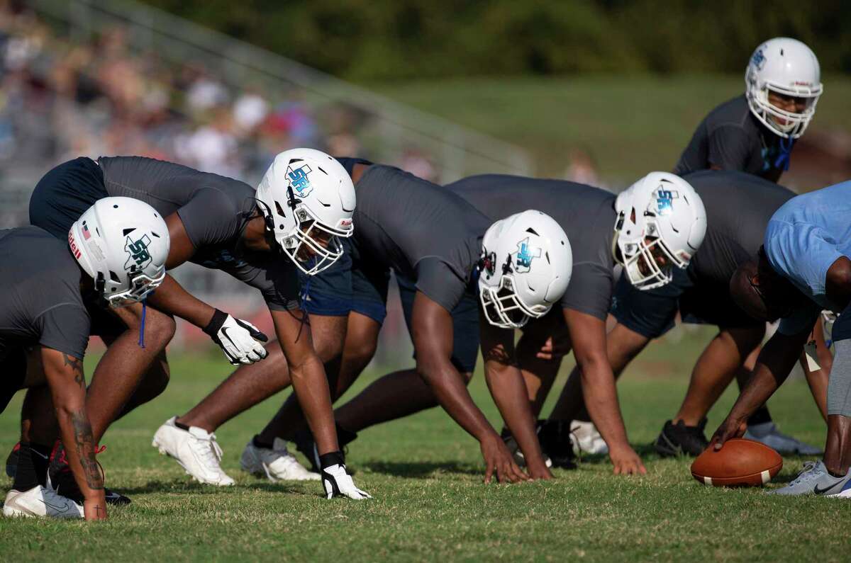 At 6-7, a hidden gem in football recruiting