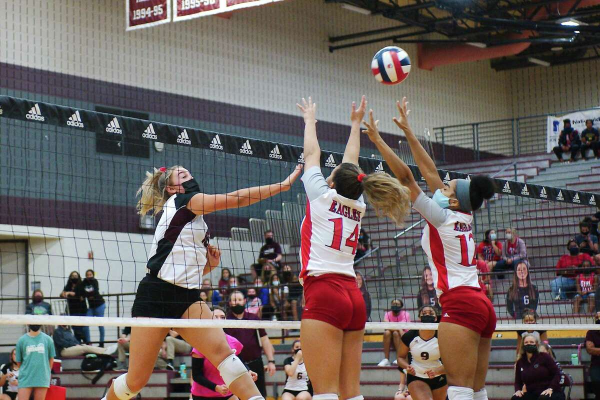 Volleyball: Dawson, Pearland roll to district victories