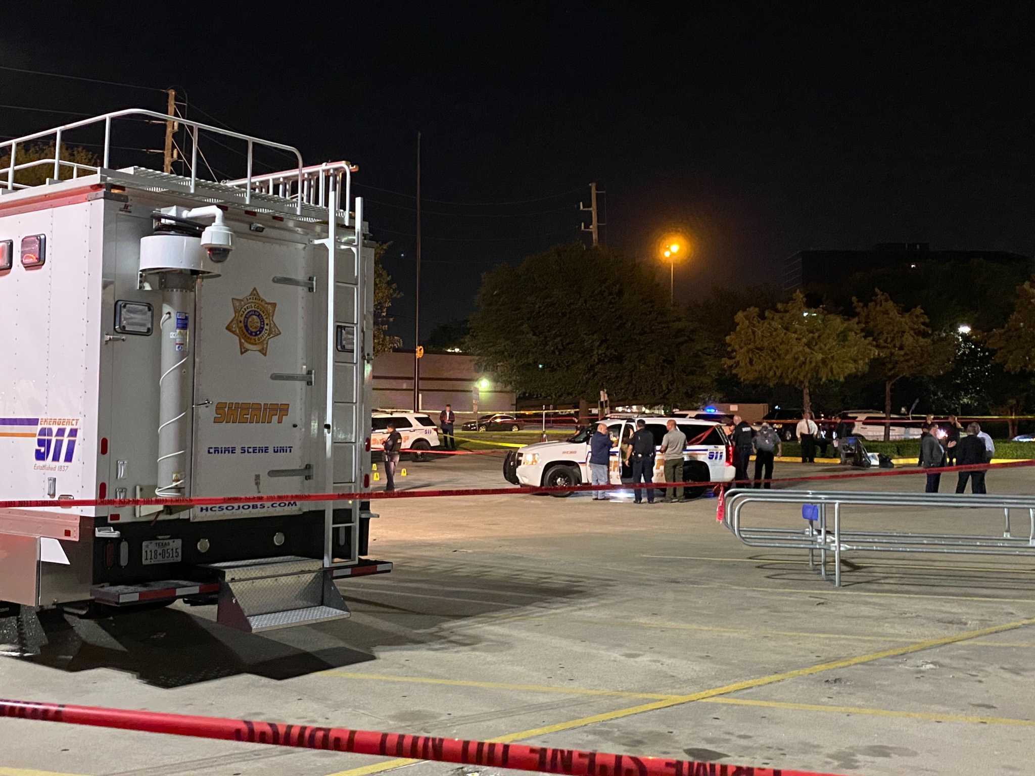 Harris County Sheriffs Deputy Shoots Gun Wielding Suspect Outside