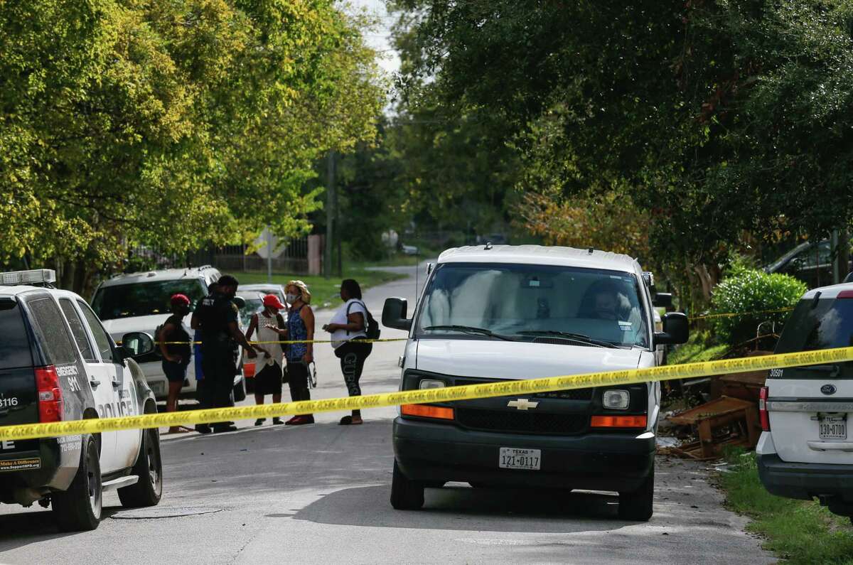Woman found dead in Houston vacant lot