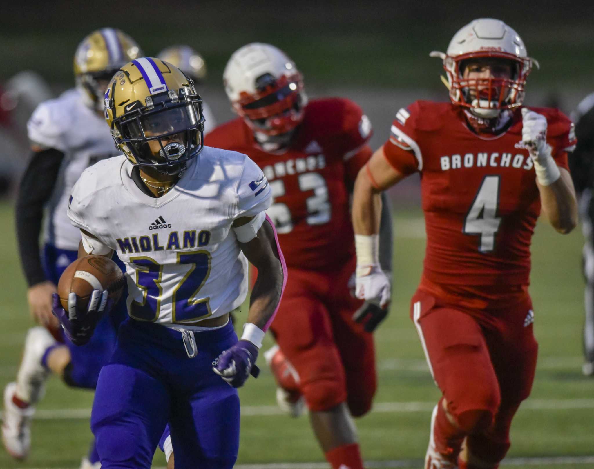 MHS REPORT: Bulldogs’ run game shines spotlight on O-line