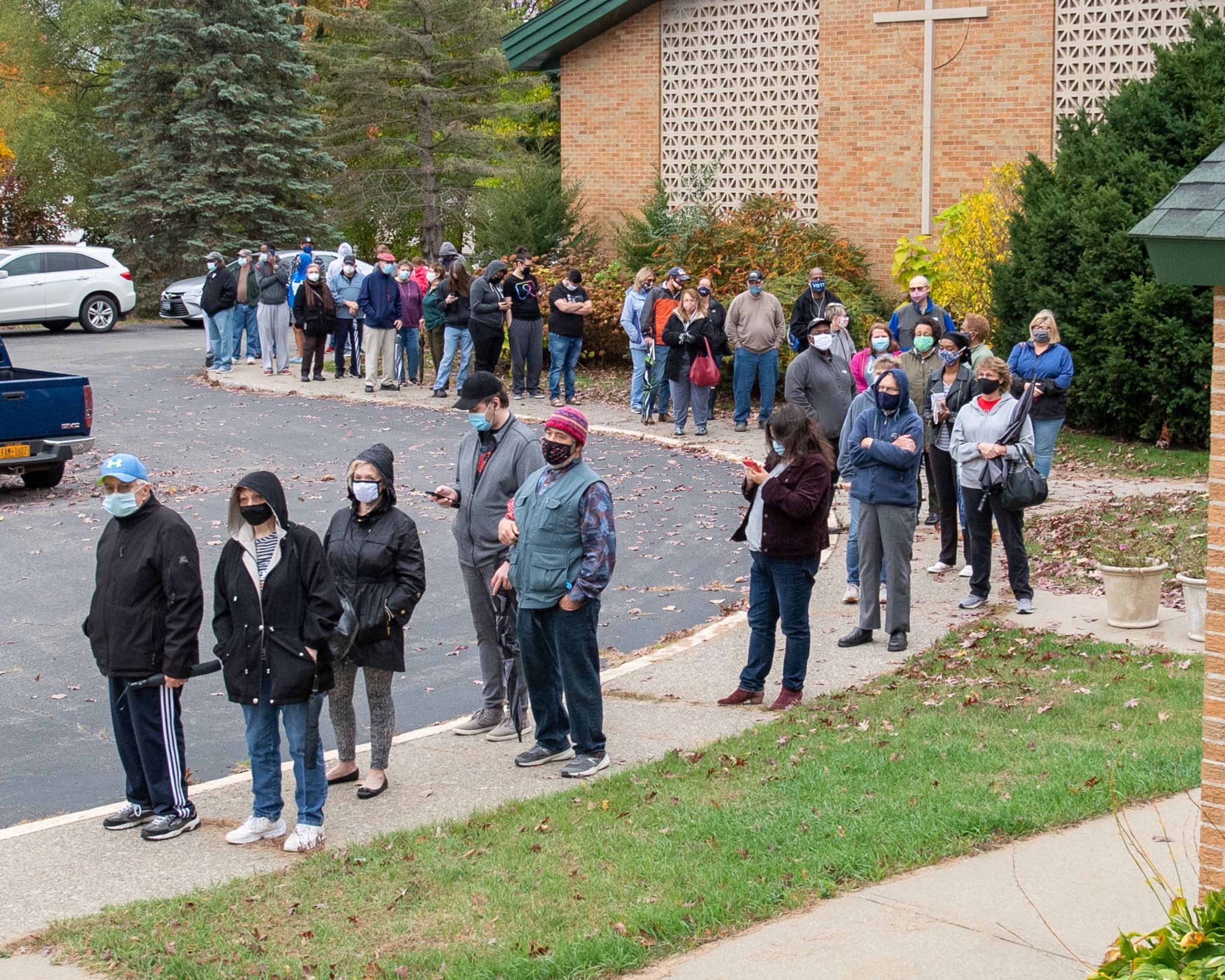Voters flood to polls, find long waits, 'nightmare' traffic, even applause
