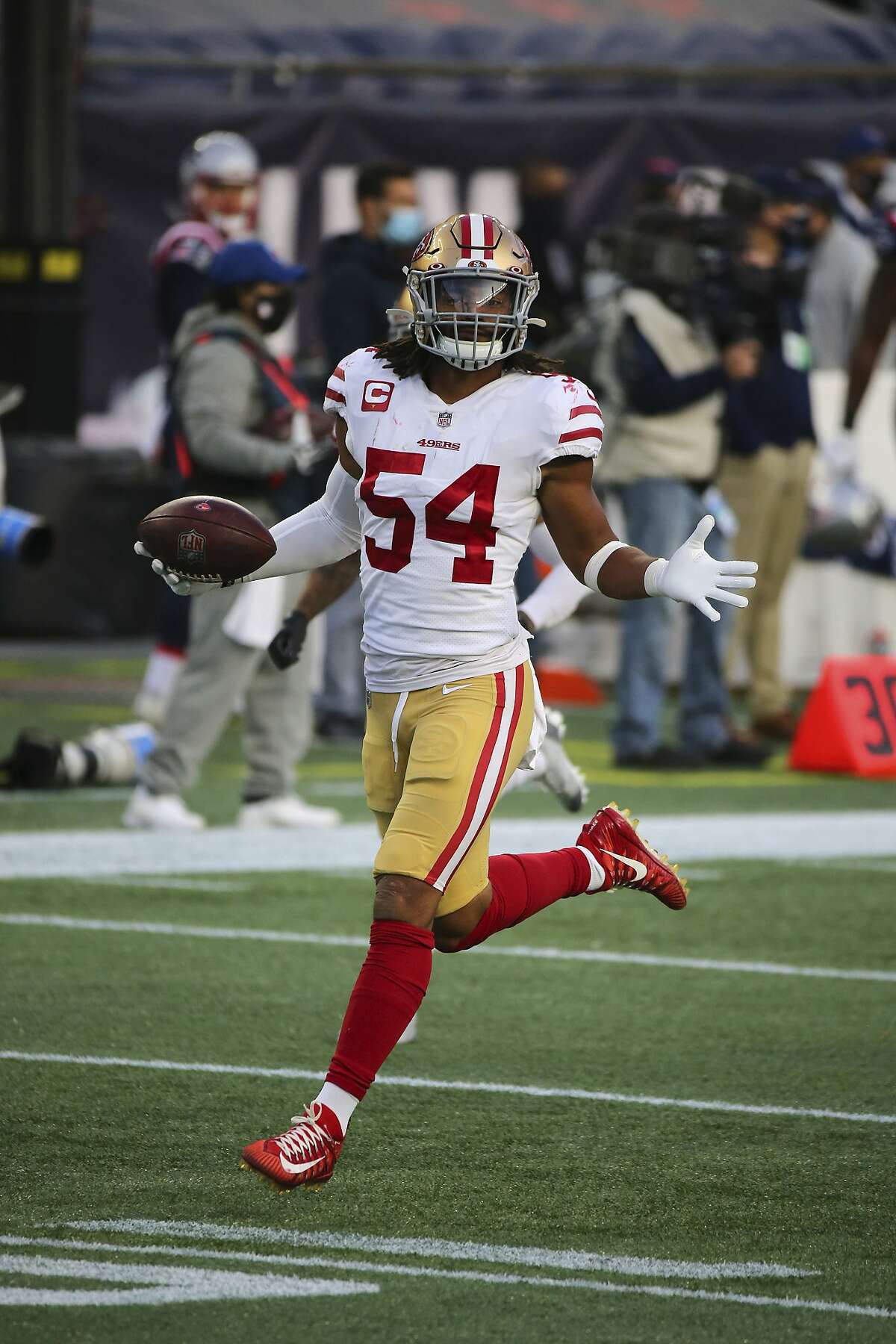 49ers’ no-name defense dominates in 33-6 pounding of Patriots