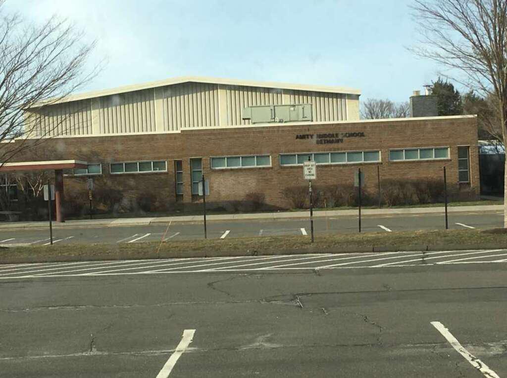 Parents who say ‘hybrid model is working’ oppose Amity school plan