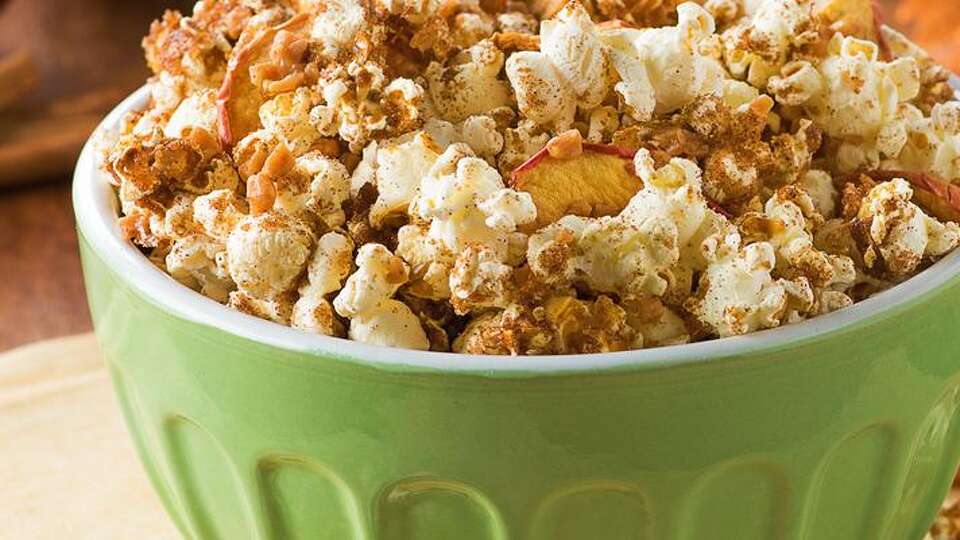 Recipe: Apple pie popcorn