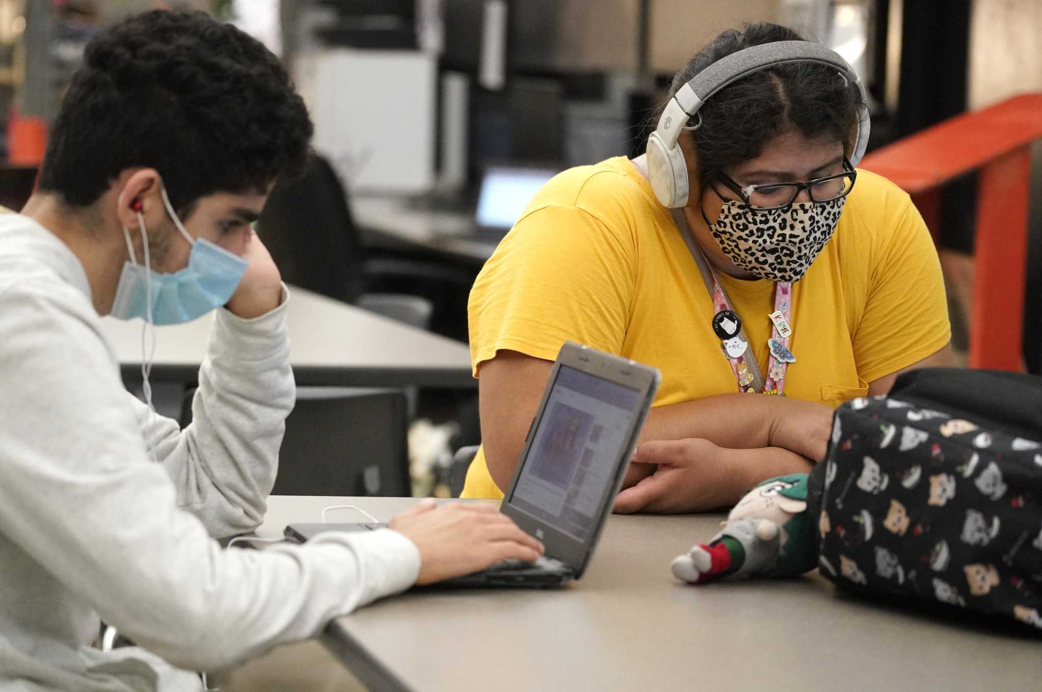 ‘A lot more fun’: Thousands of Houston-area students leave screens to ...