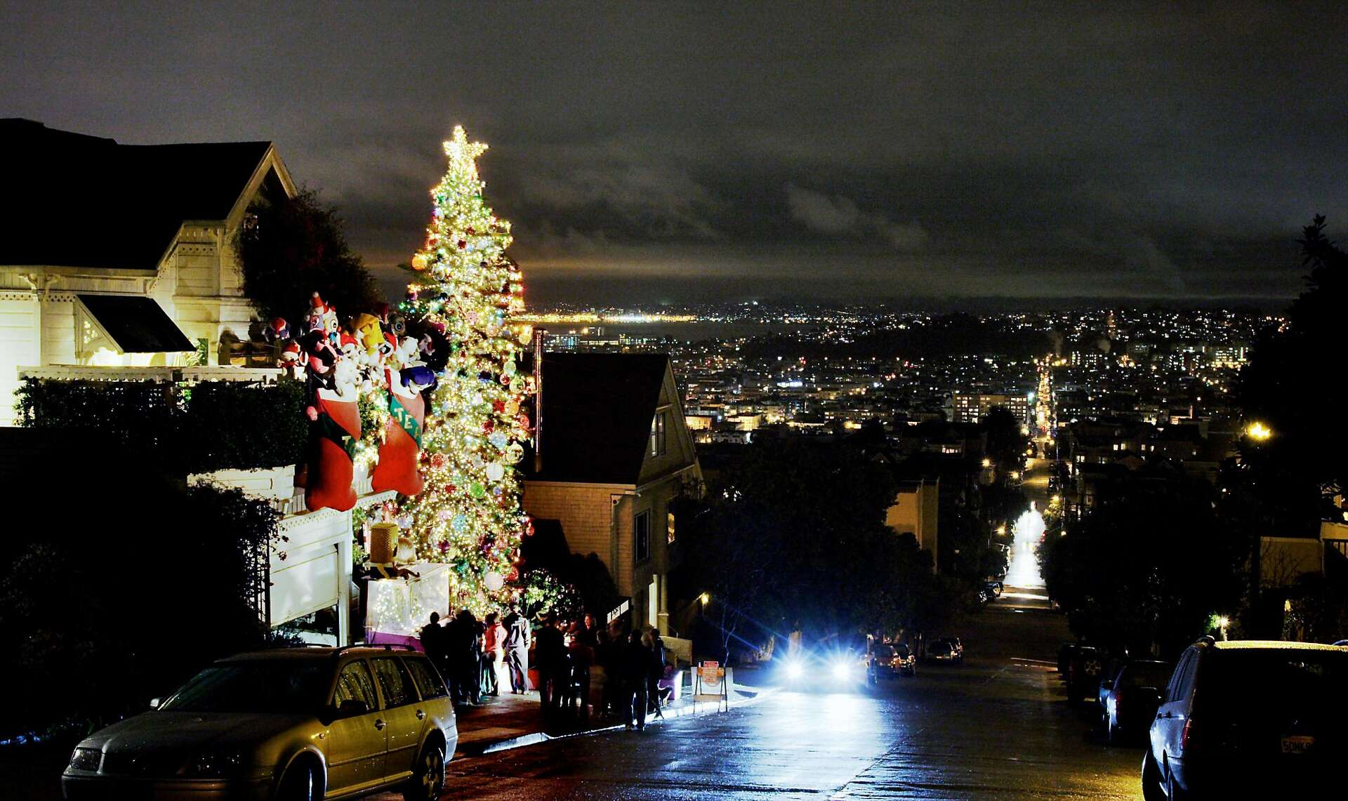 Tom and Jerry House, the elaborate holiday display in S.F., shines on ...