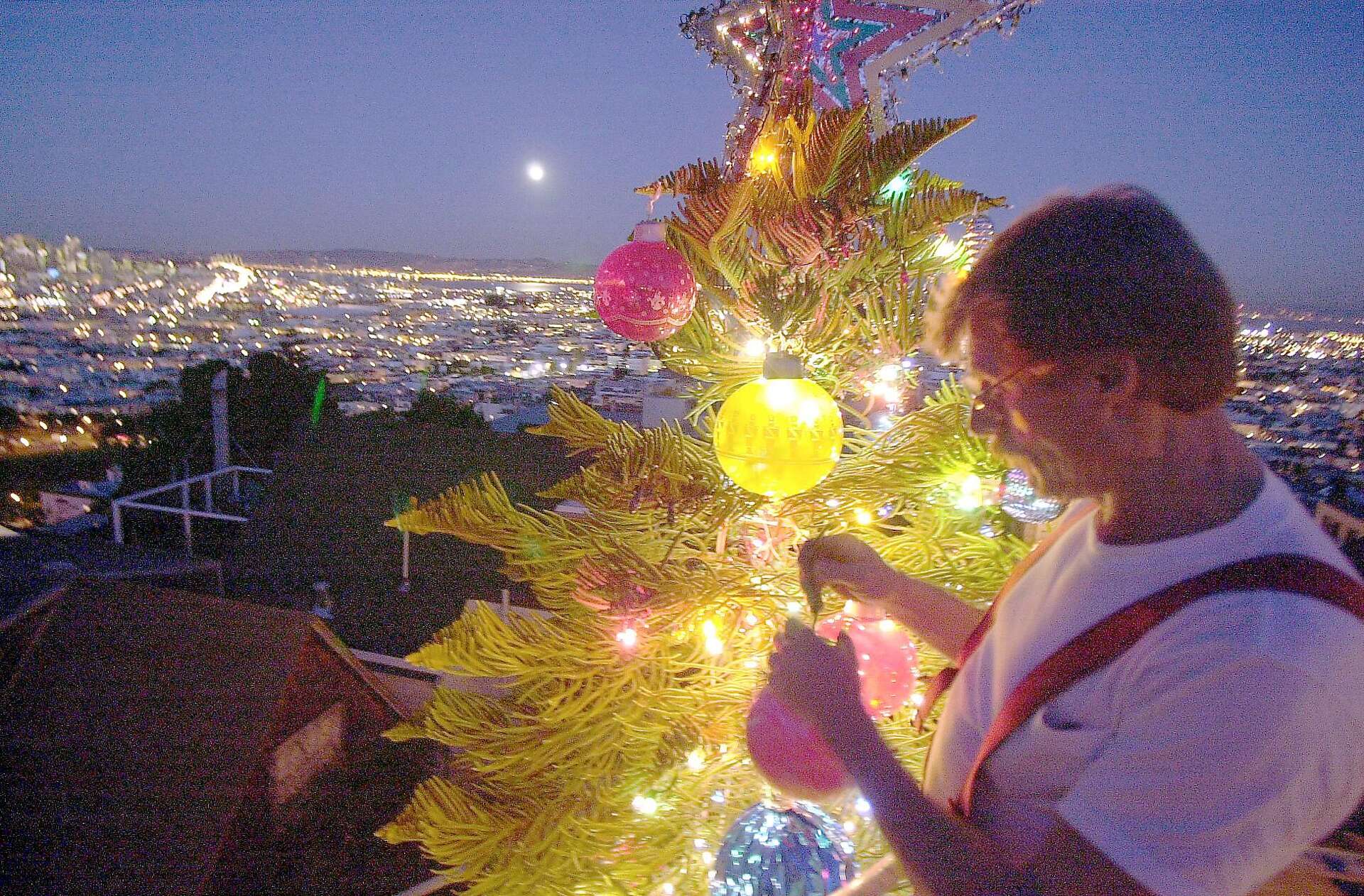 Tom Taylor, gay activist who made ornate Christmas displays, dies at 77