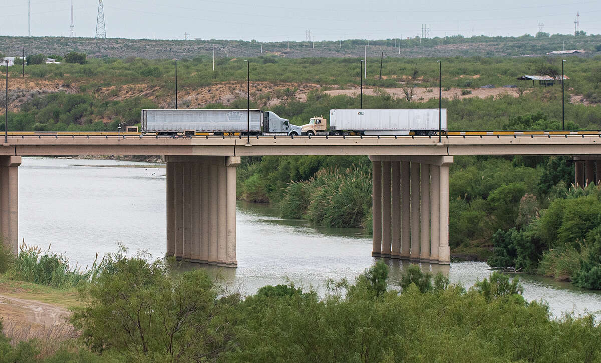 Nuevo Laredoans with jobs in Laredo discuss how their lives have changed