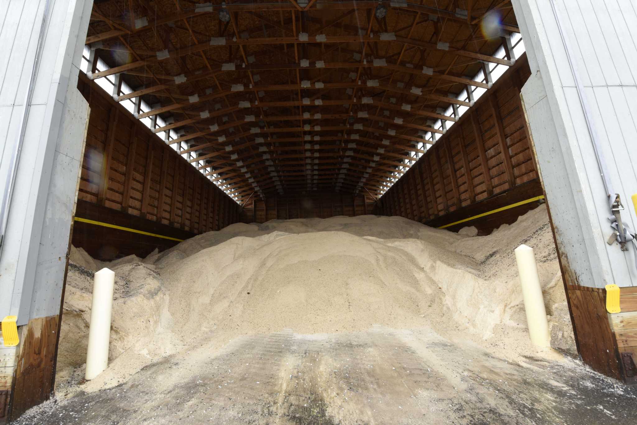 Cuomo authorizes road salt study