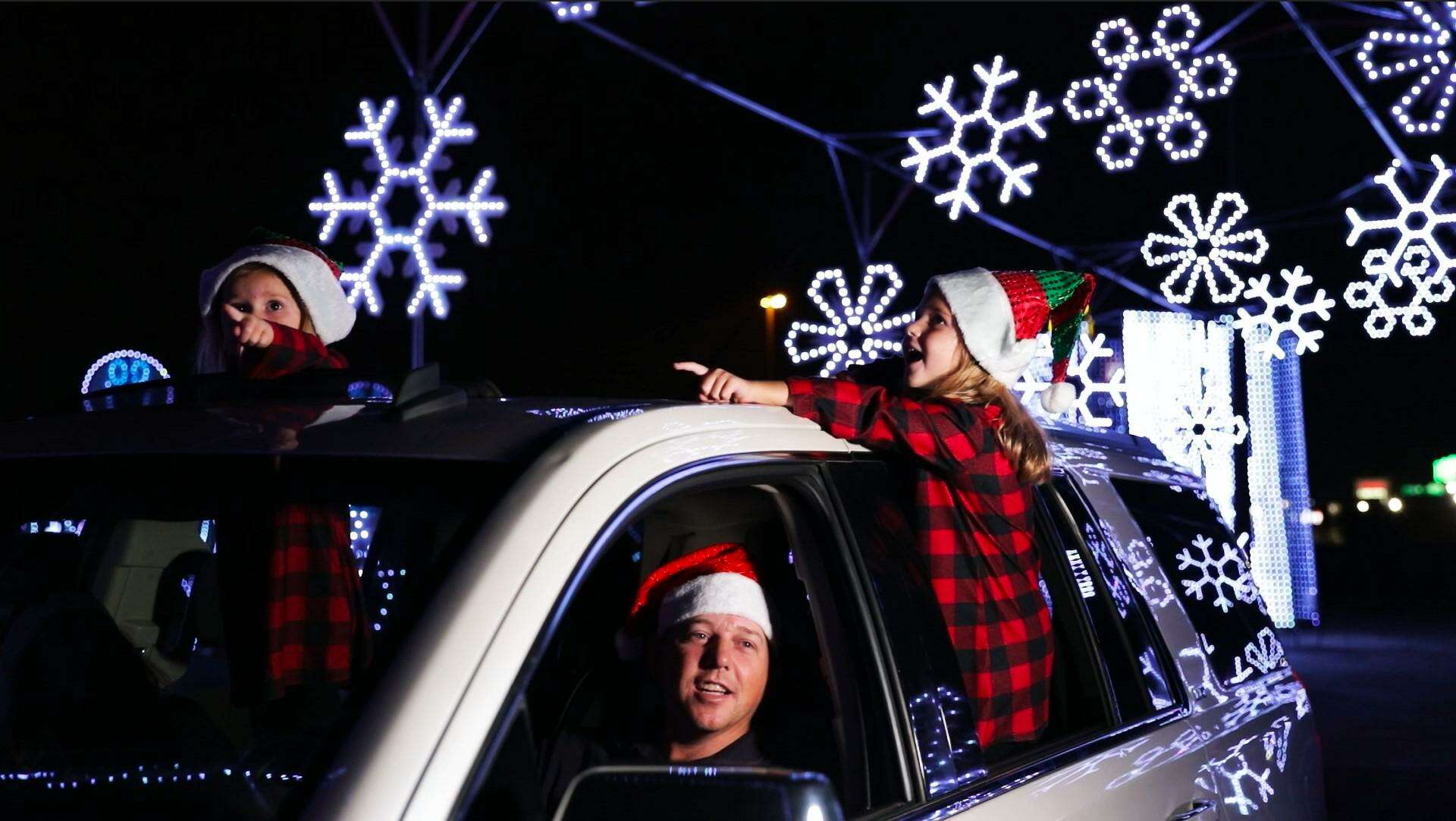 New drive-thru holiday light park to make debut in Houston area
