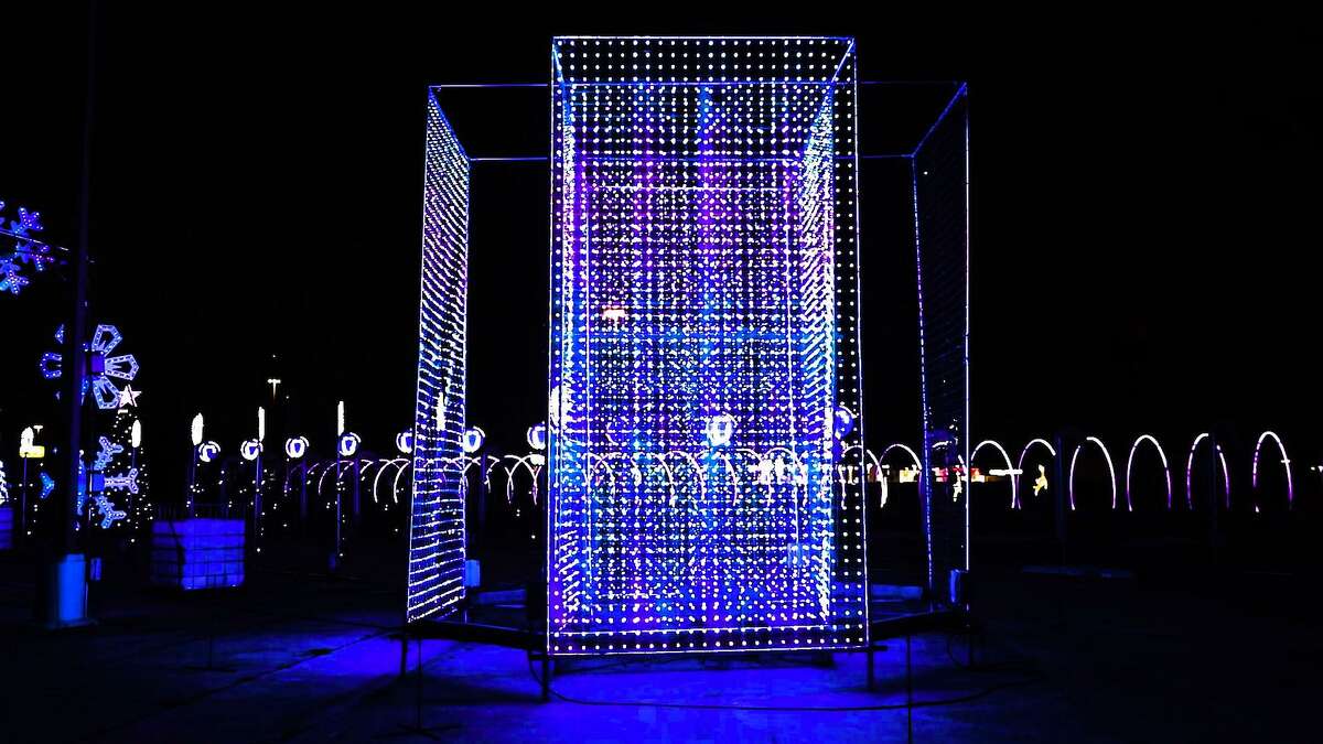 New drive-thru holiday light park to make debut in Houston area