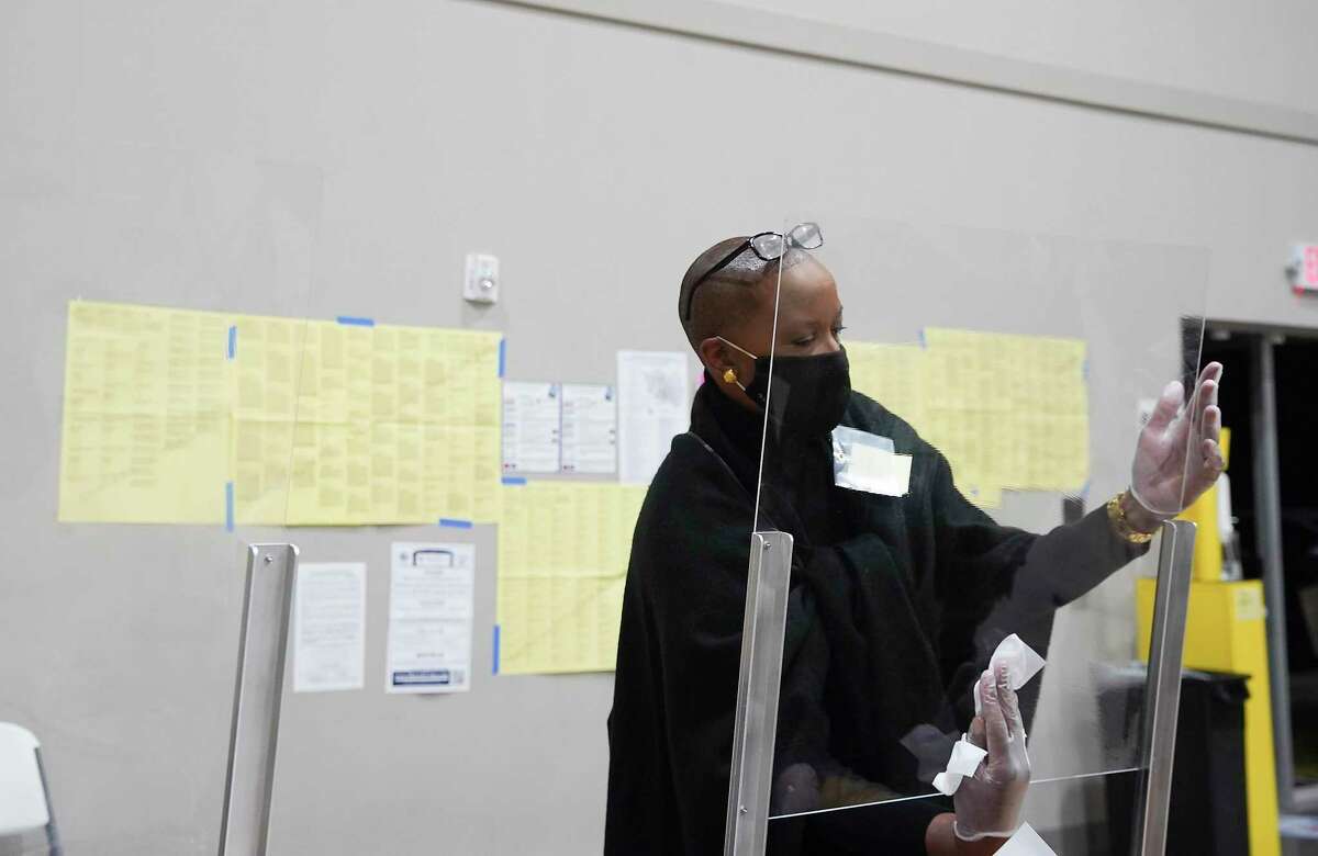 For necessity or novelty, residents take advantage of 24-hour voting