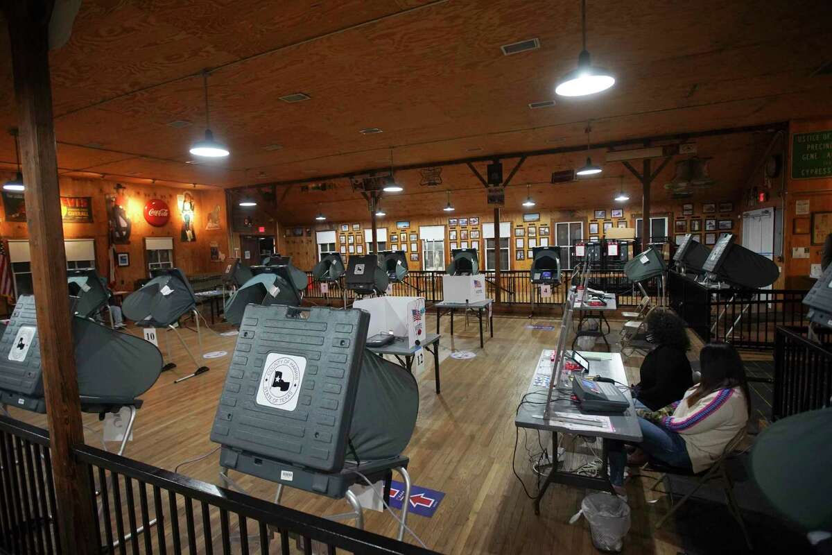 Harris County’s 24-hour voting starts with a torrent, ends with a trickle