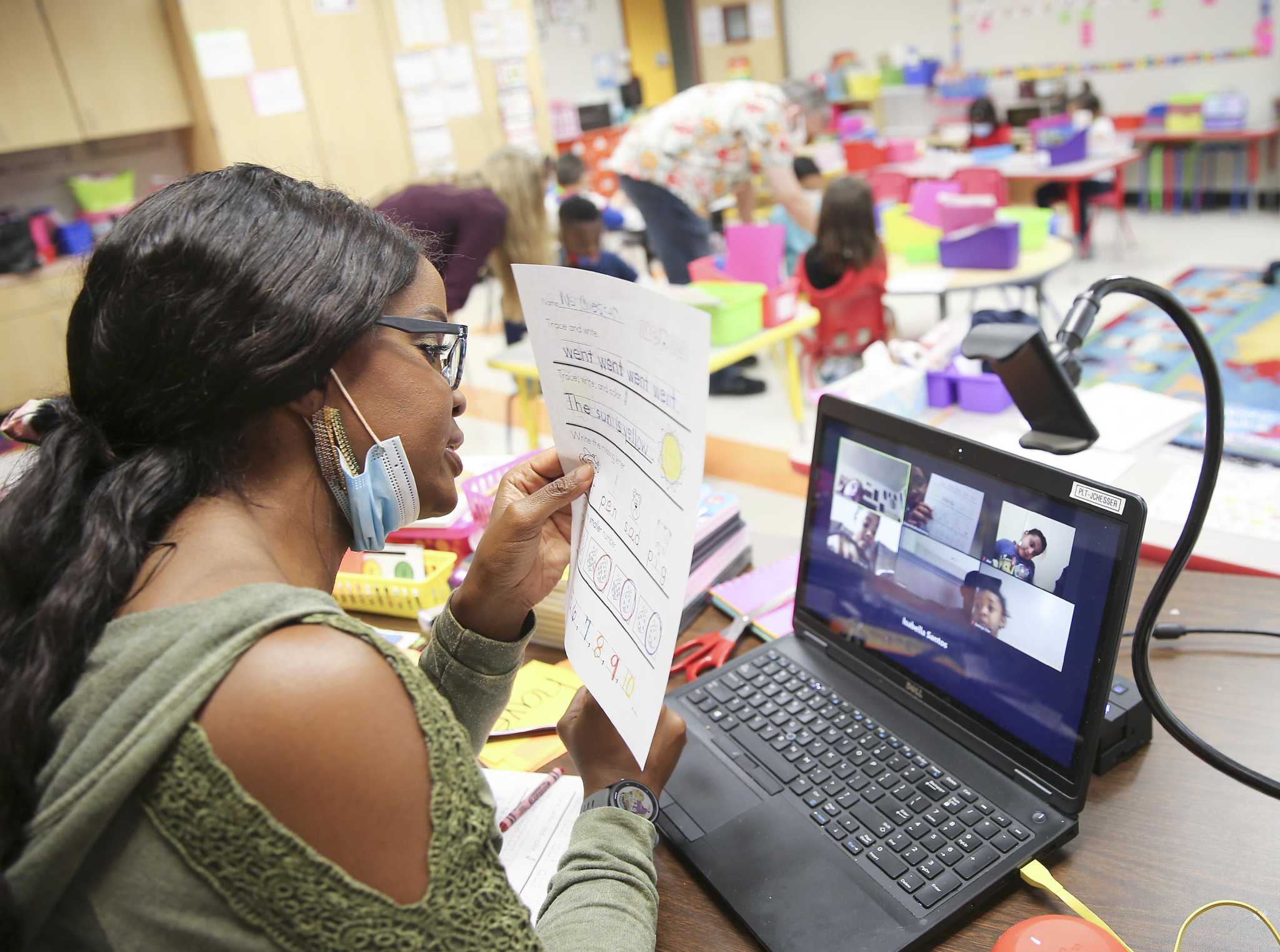 'Overwhelmed' Houston teachers struggling to juggle online, in-person ...