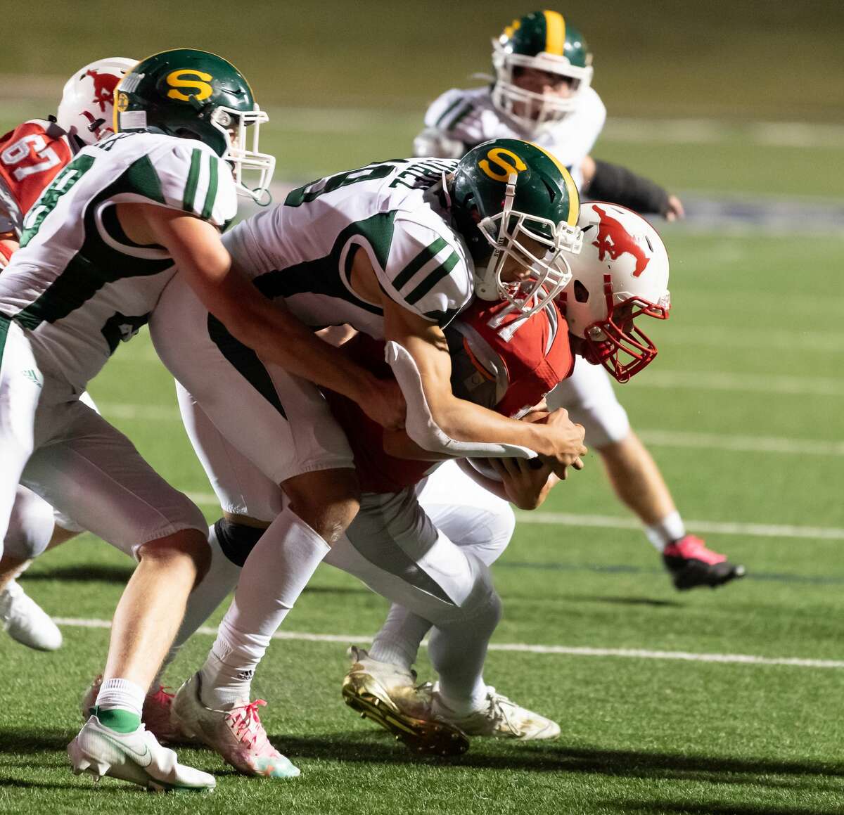 Memorial gets past Stratford to remain unbeaten in district play