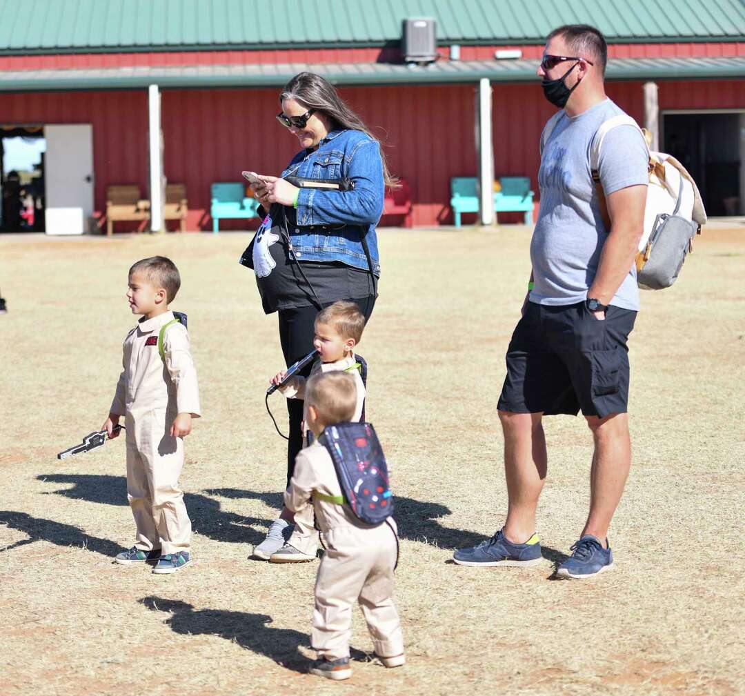 Fiddlesticks Farms opens the fall season with family activities