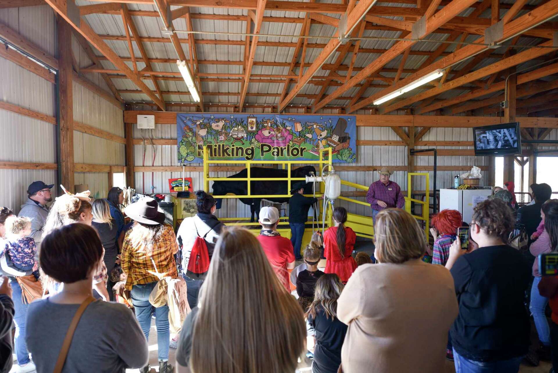 Fiddlesticks Farms opens the fall season with family activities