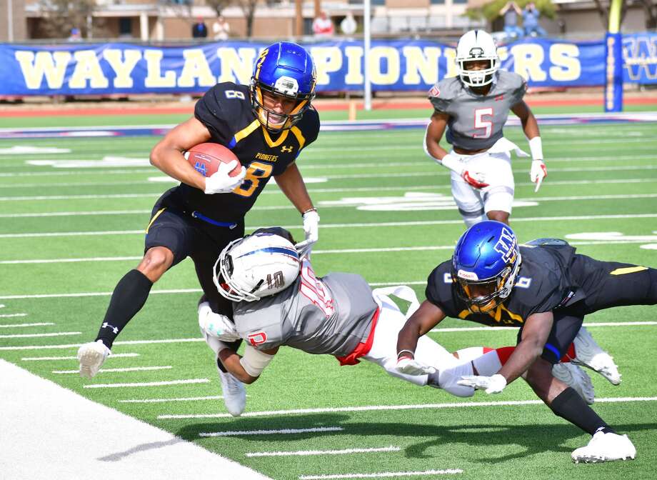 Photo Gallery: Wayland Baptist football team outlasts OPSU 29-24 ...