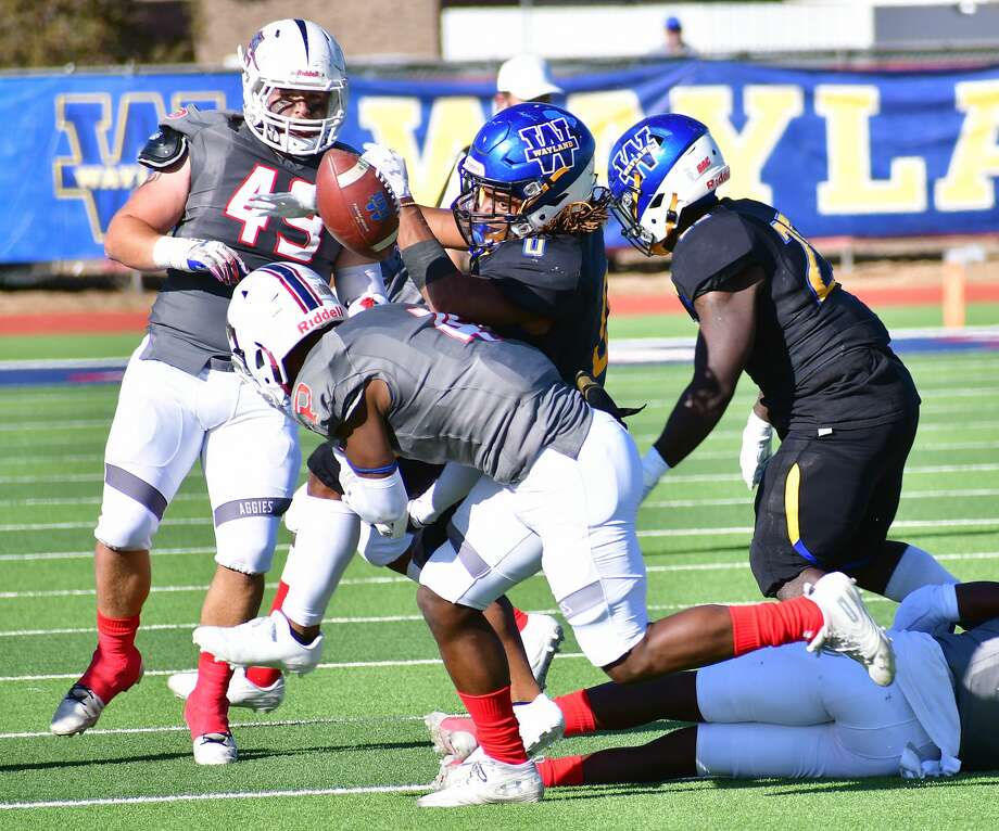 Photo Gallery: Wayland Baptist football team outlasts OPSU 29-24 ...
