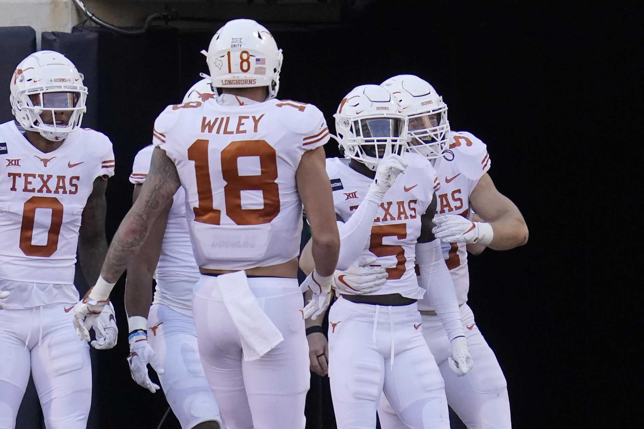 Texas returner D’Shawn Jamison gets by with a little help from his friends